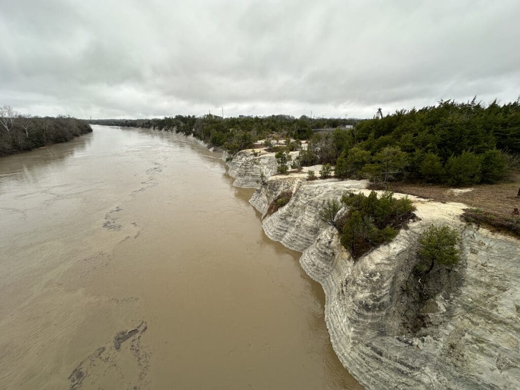 White Riverside Fossil Cliffs | The Alabama Ramble